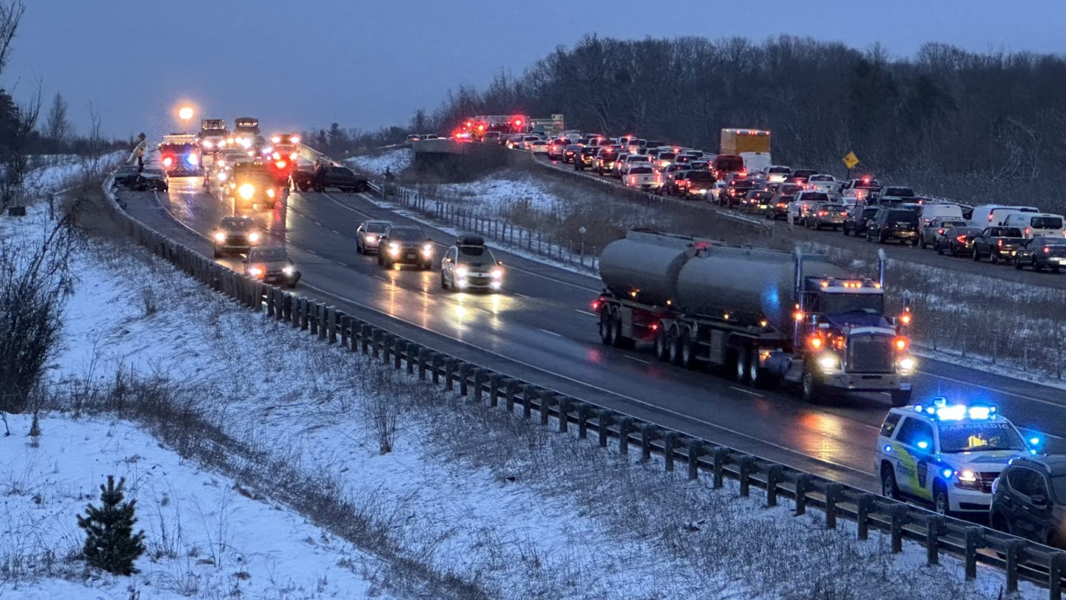 16-vehicle pileup on Hwy. 404 in Aurora due to icy roads