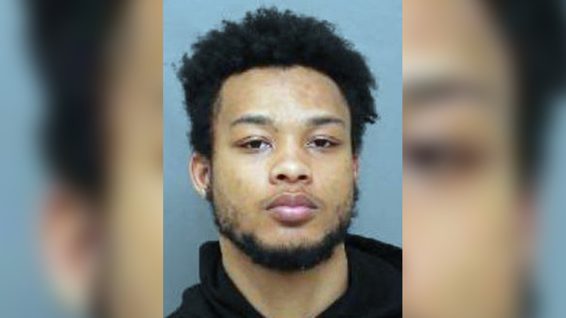 Man facing 8 charges in alleged sexual assault at East York restaurant