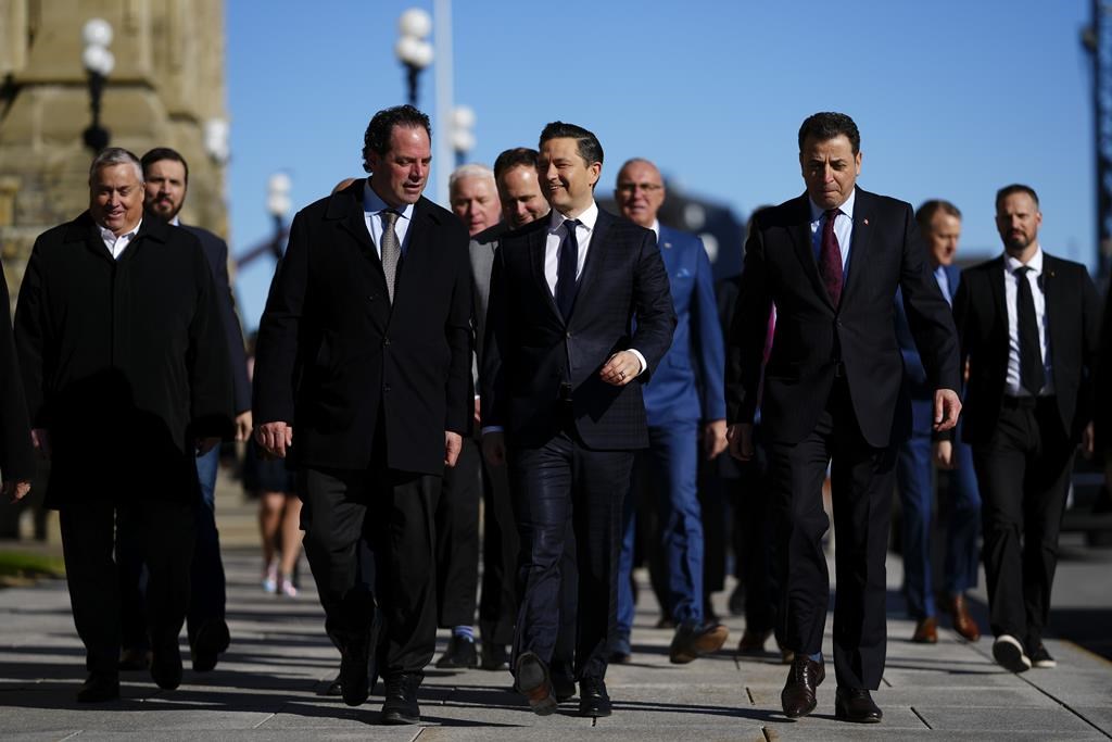 Conservatives continue to out-fundraise all other federal parties