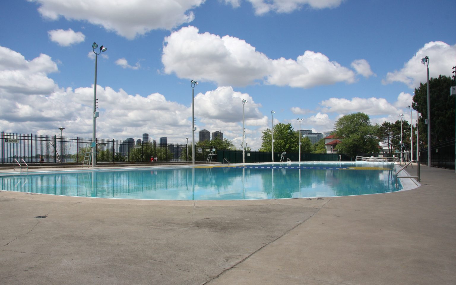 15 Toronto city pools opening early this weekend
