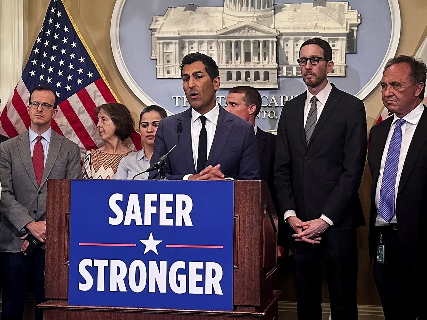 California's Democratic leaders clash with businesses over curbing ...