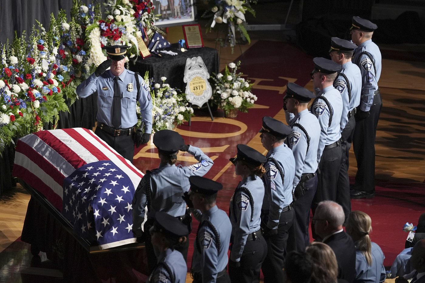 Minneapolis police officer killed while responding to a shooting call ...