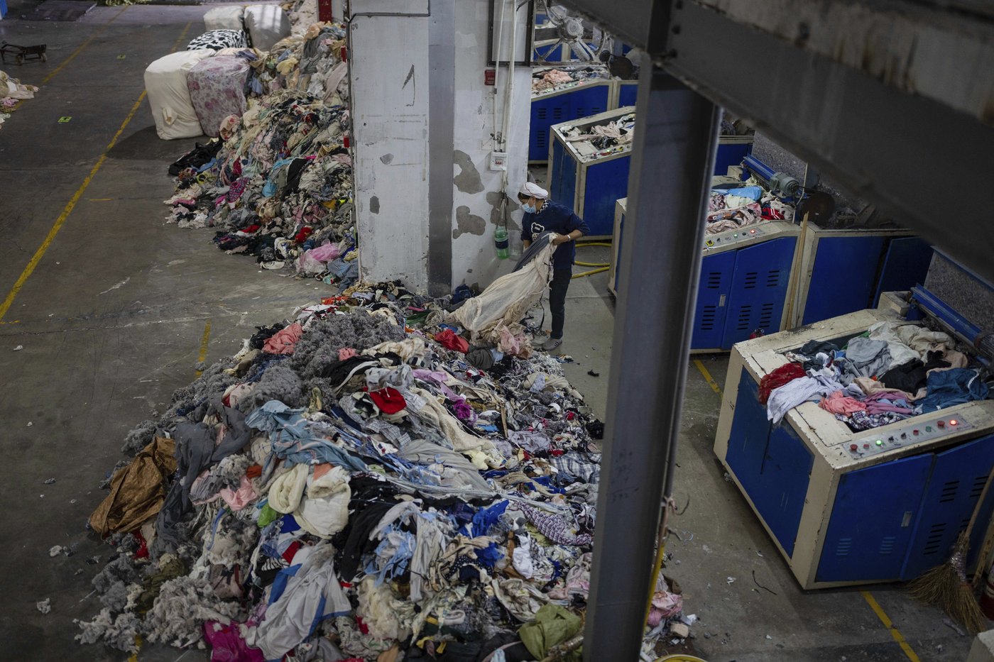 26 million tons of clothing end up in China's landfills each year ...