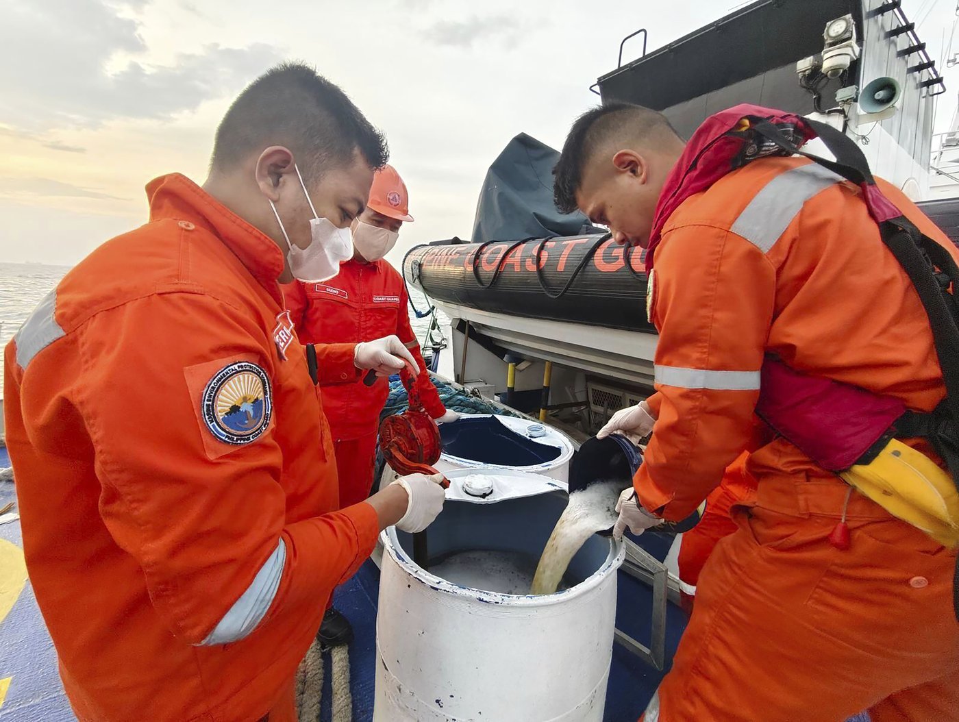 The Philippines says a cargo of oil has started to leak from a tanker ...