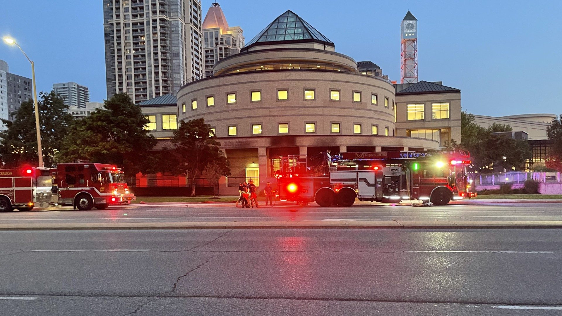 Police investigating fire at Mississauga library