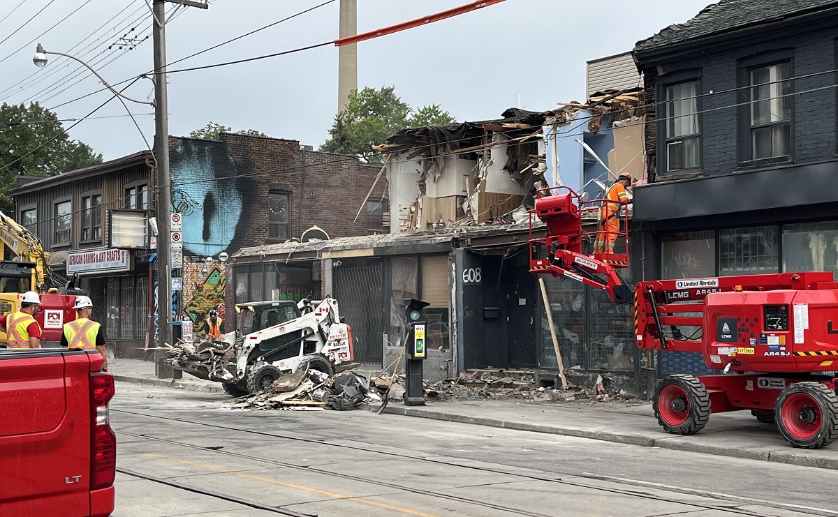 Crews demolish downtown Toronto building at risk of collapse