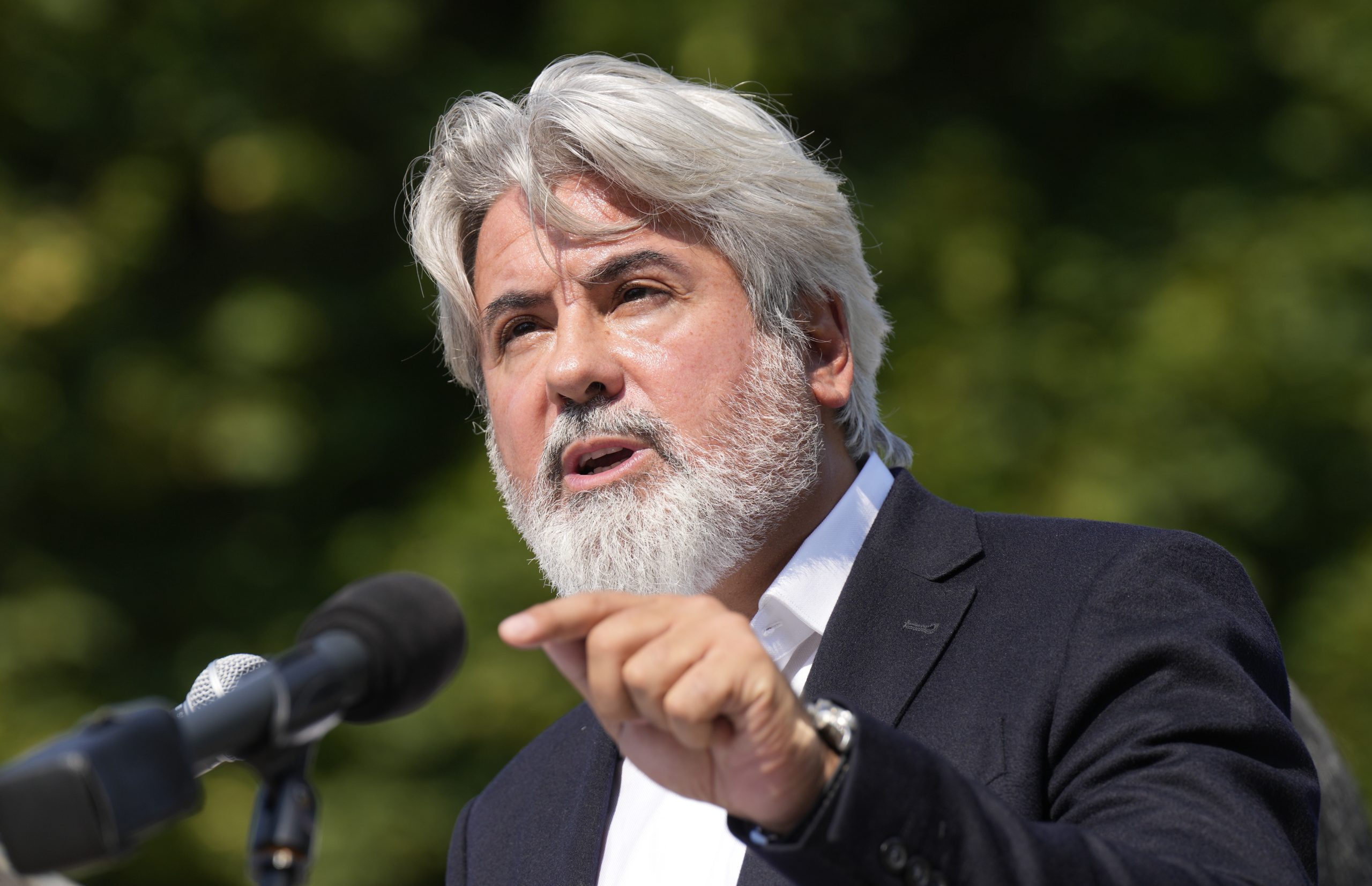 Pablo Rodriguez resigns from cabinet, dealing another blow to Trudeau ...