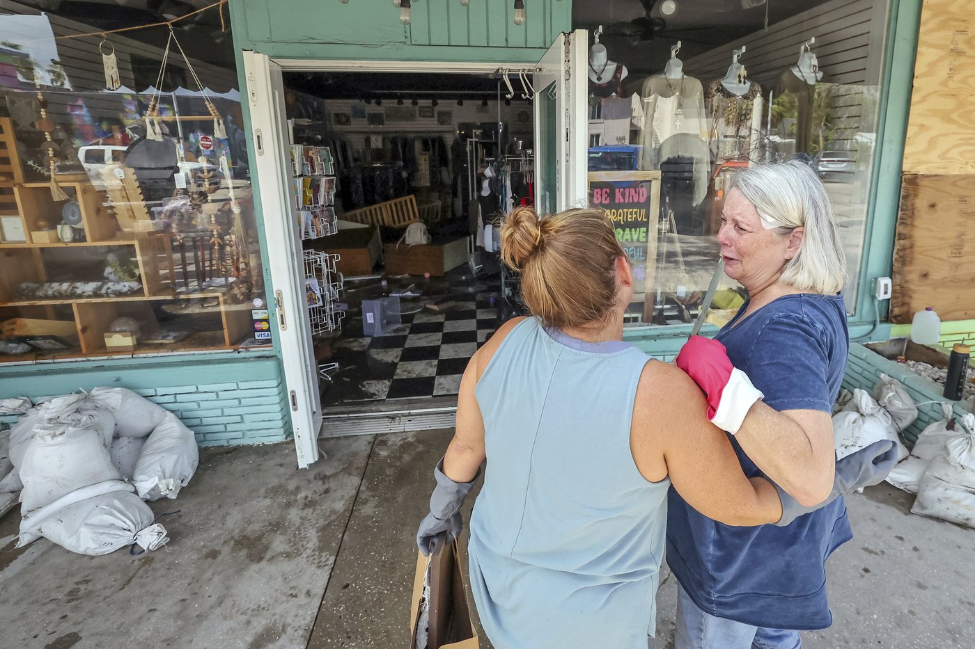 Hurricane Helene kills at least 44 and cuts a swath of destruction ...