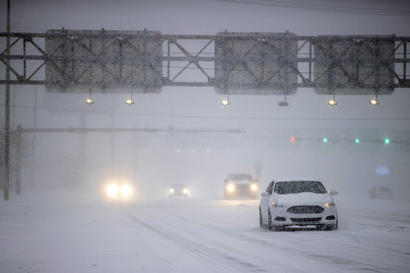 A frigid storm drops rare snow on Houston and New Orleans as Florida ...