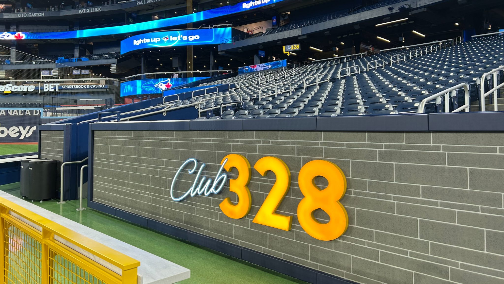 Blue Jays return to Rogers Centre with new food and a new Club 328