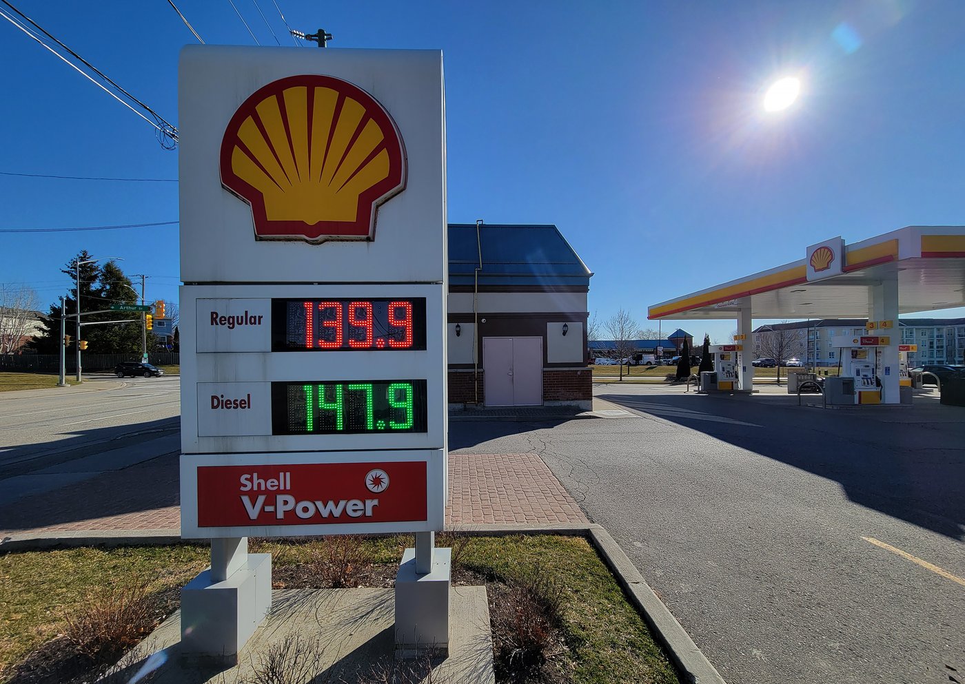 Toronto, GTA gas prices drop by more than 20 cents a litre