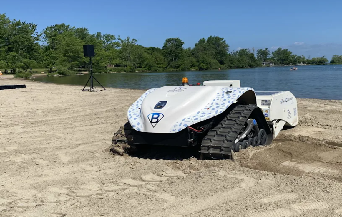 Canada's 1st beach cleaning robot is coming to Ontario's parks