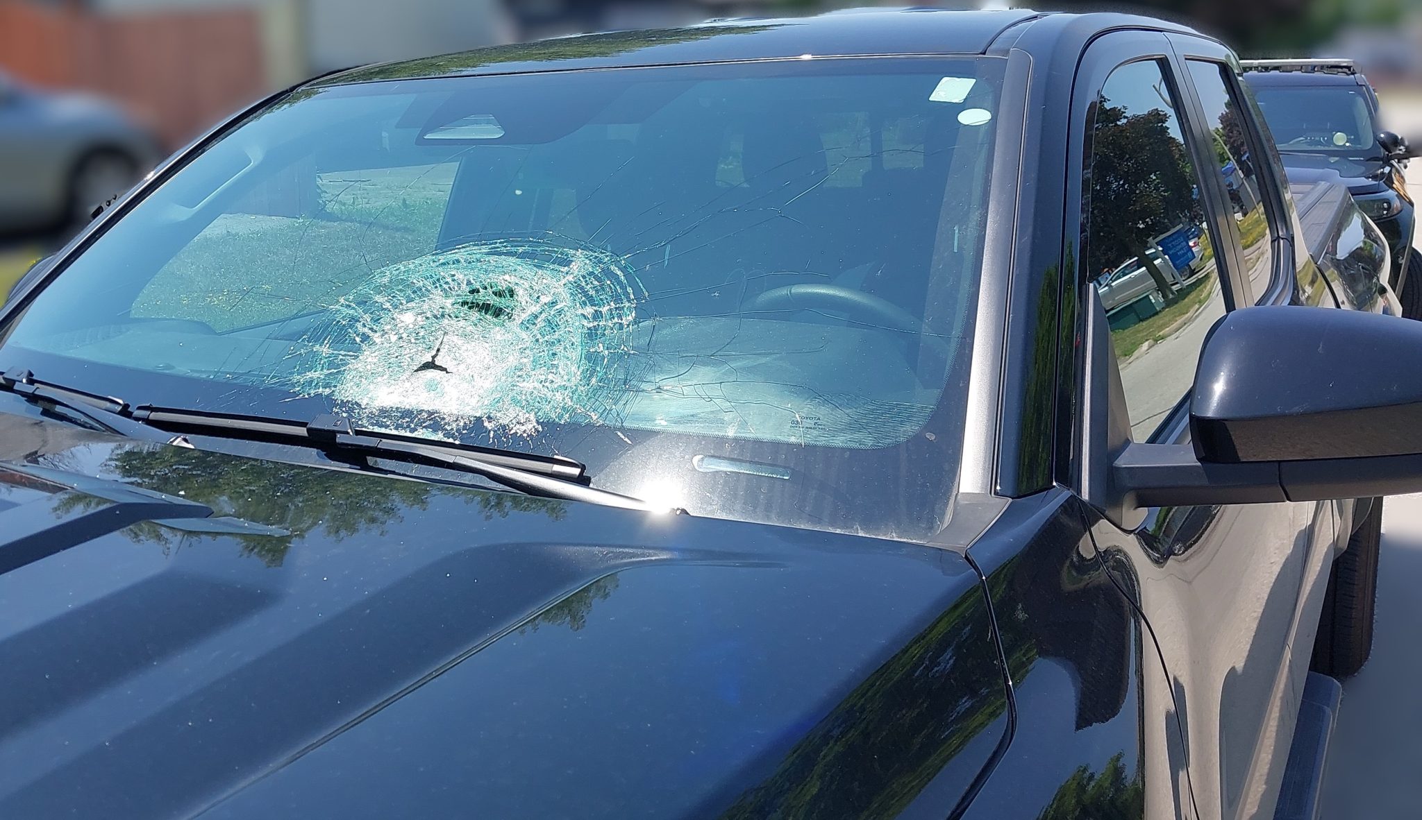 Handa, Ahluwalia announced as new morning hosts of Toronto's 98.1 CHFI