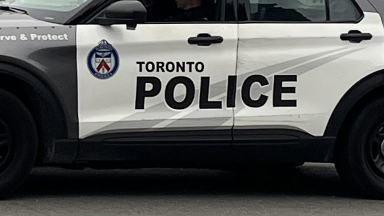 Suspect in downtown bank robbery arrested carrying stolen cash: Toronto ...