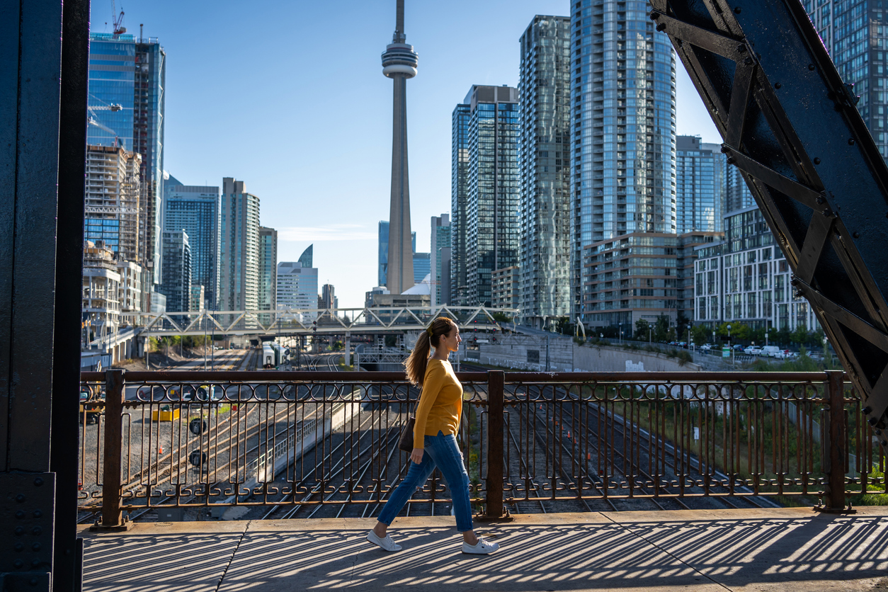 Toronto basks in late-September sunshine as temperatures stay above ...