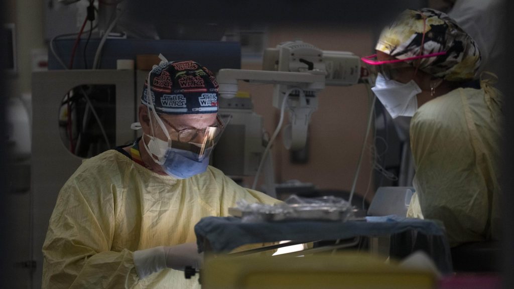 Patients from poorer neighborhoods at greater risk of post-surgery death