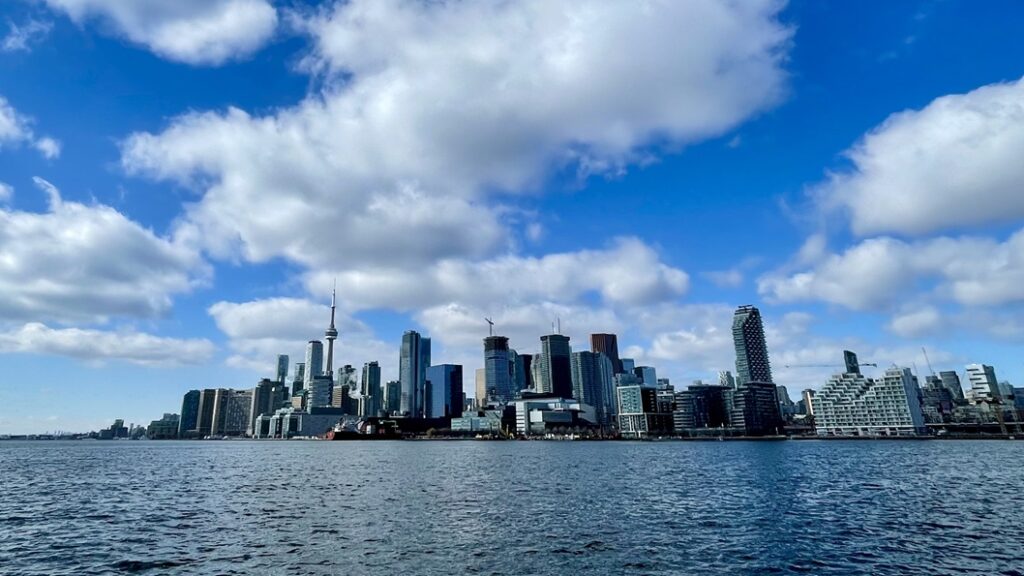 What to see and do at Toronto Island Park and along the Lake Ontario ...