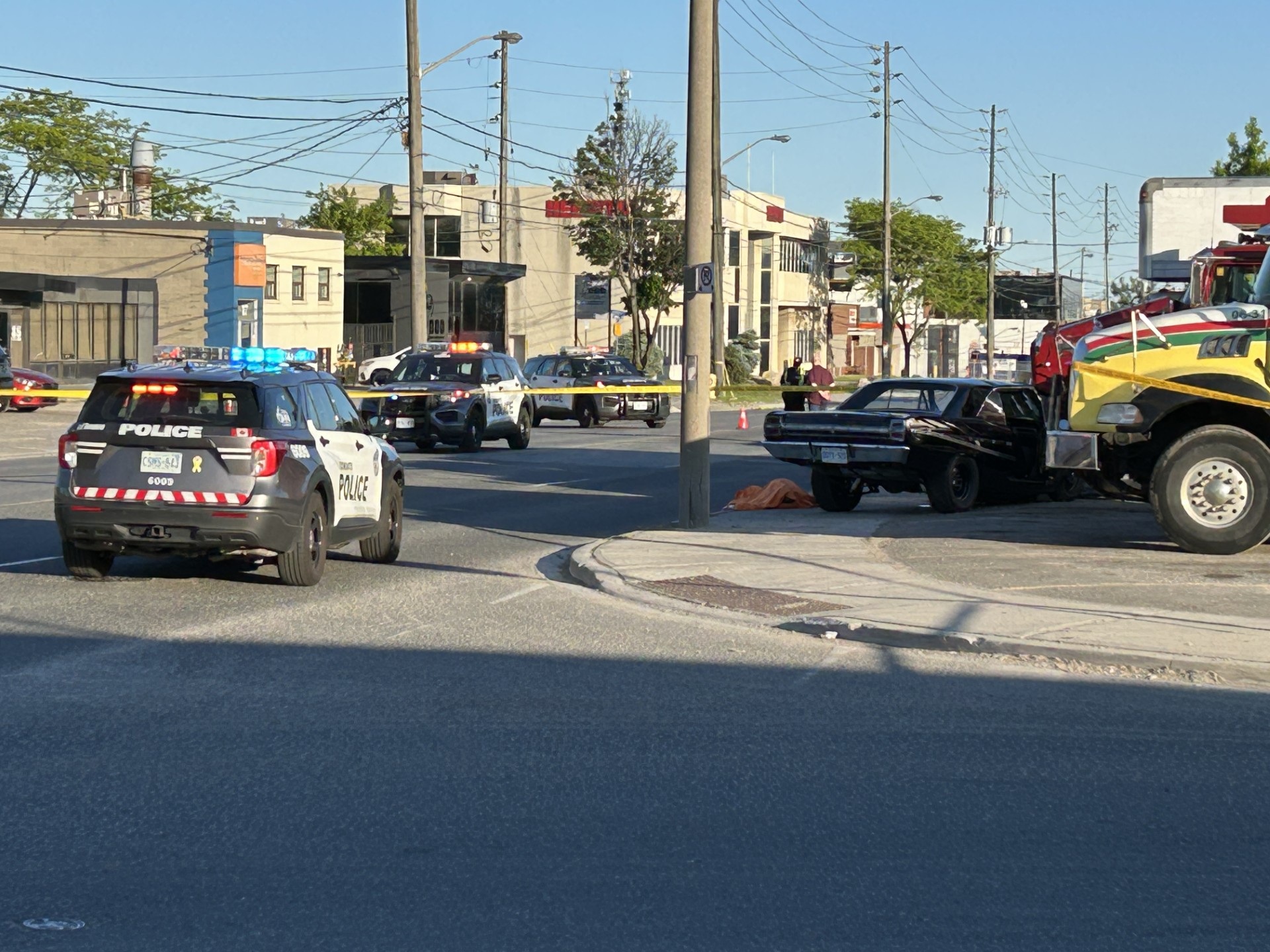Man killed in Etobicoke car crash early Monday evening